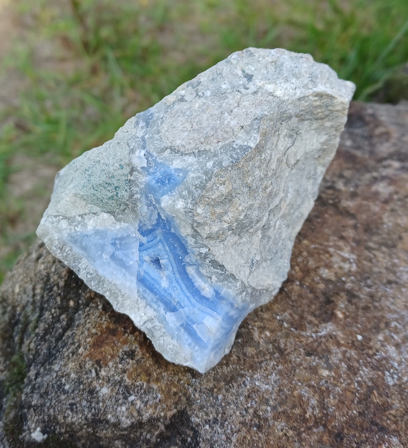 Chalcedon 400g | Malachitová skříňka e-shop s kameny, šperky z minerálů